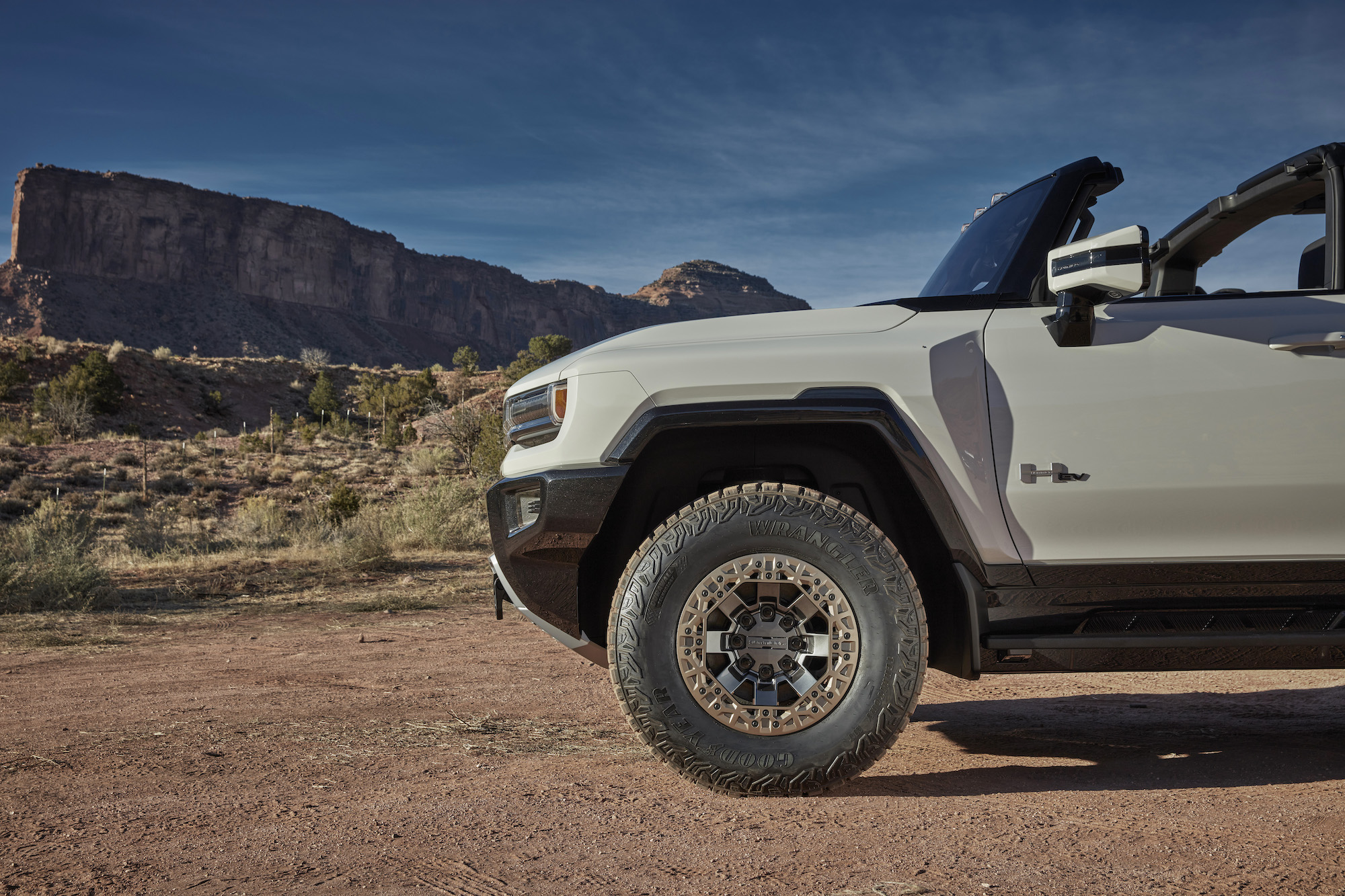 Watch HUMMER EV Go 0-60 in 3.0 seconds — Overland Expo