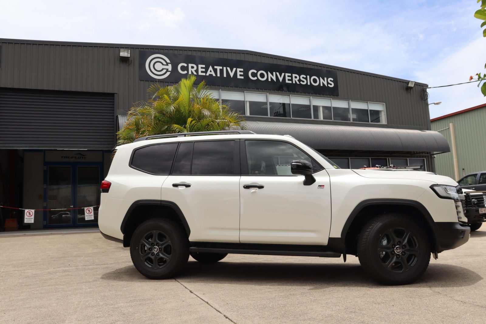 Creative Conversions 300 Series DualCab Ute Overland Expo