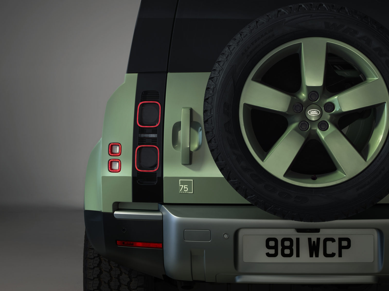 Land Rover Unveils the Defender 75th Limited Edition Overland Expo