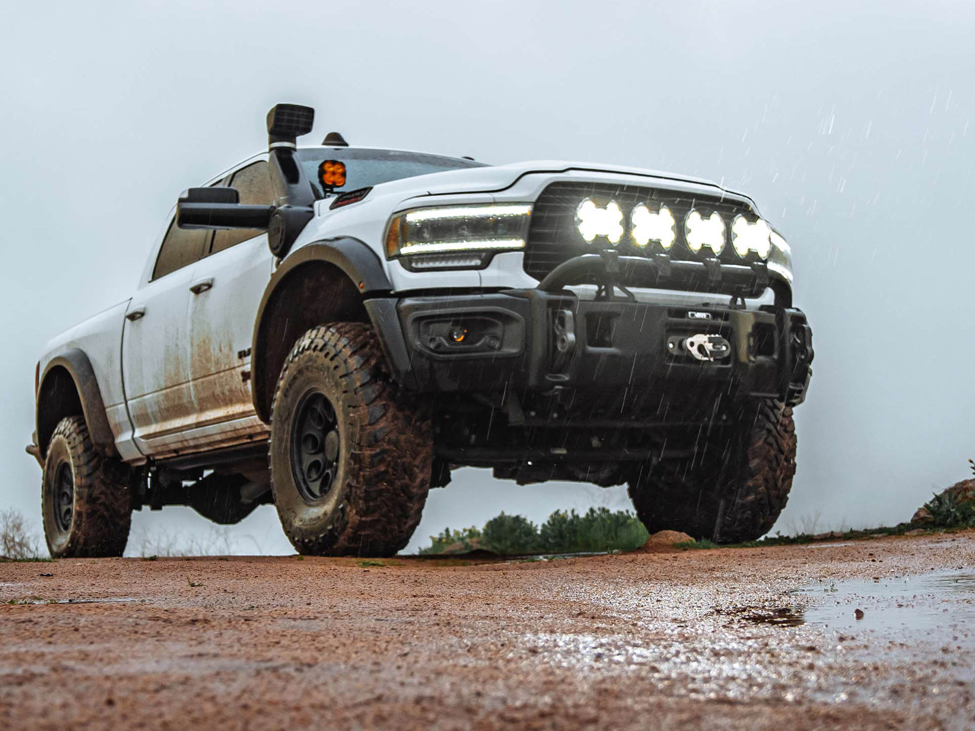KC HiLiTES New SlimLite 8 Series Overland Expo
