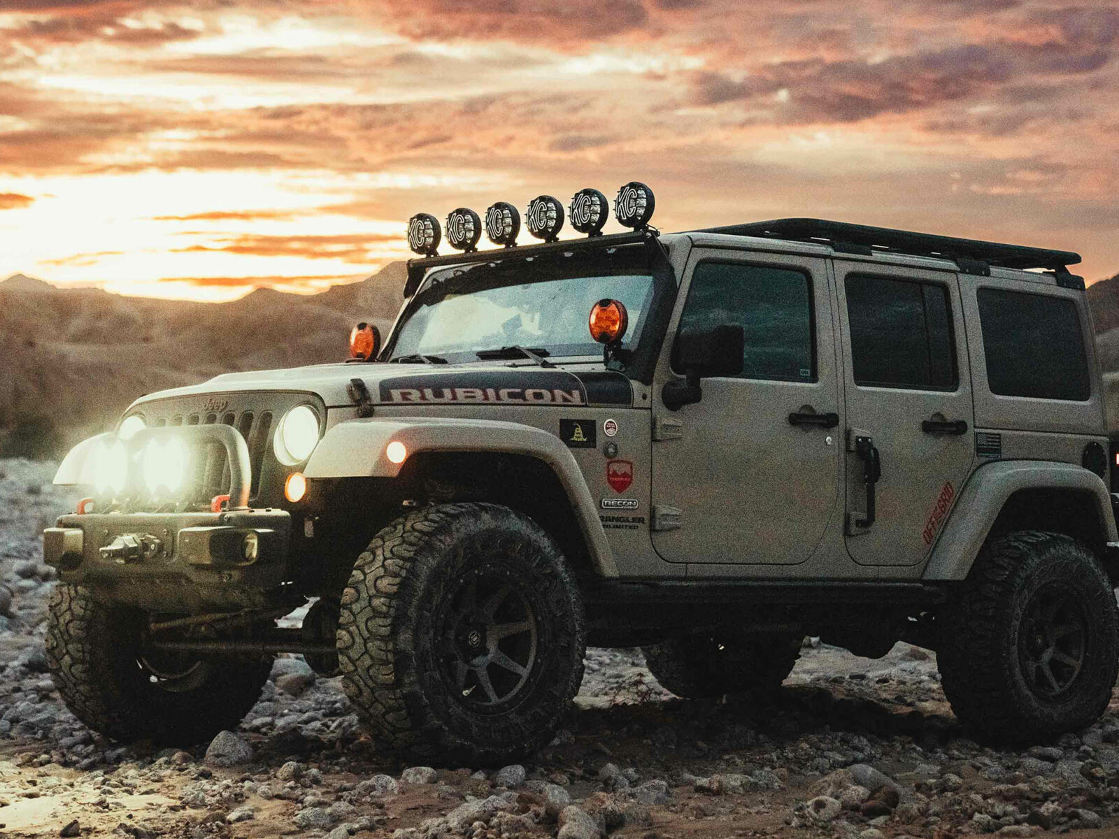 KC HiLiTES New SlimLite 8 Series Overland Expo