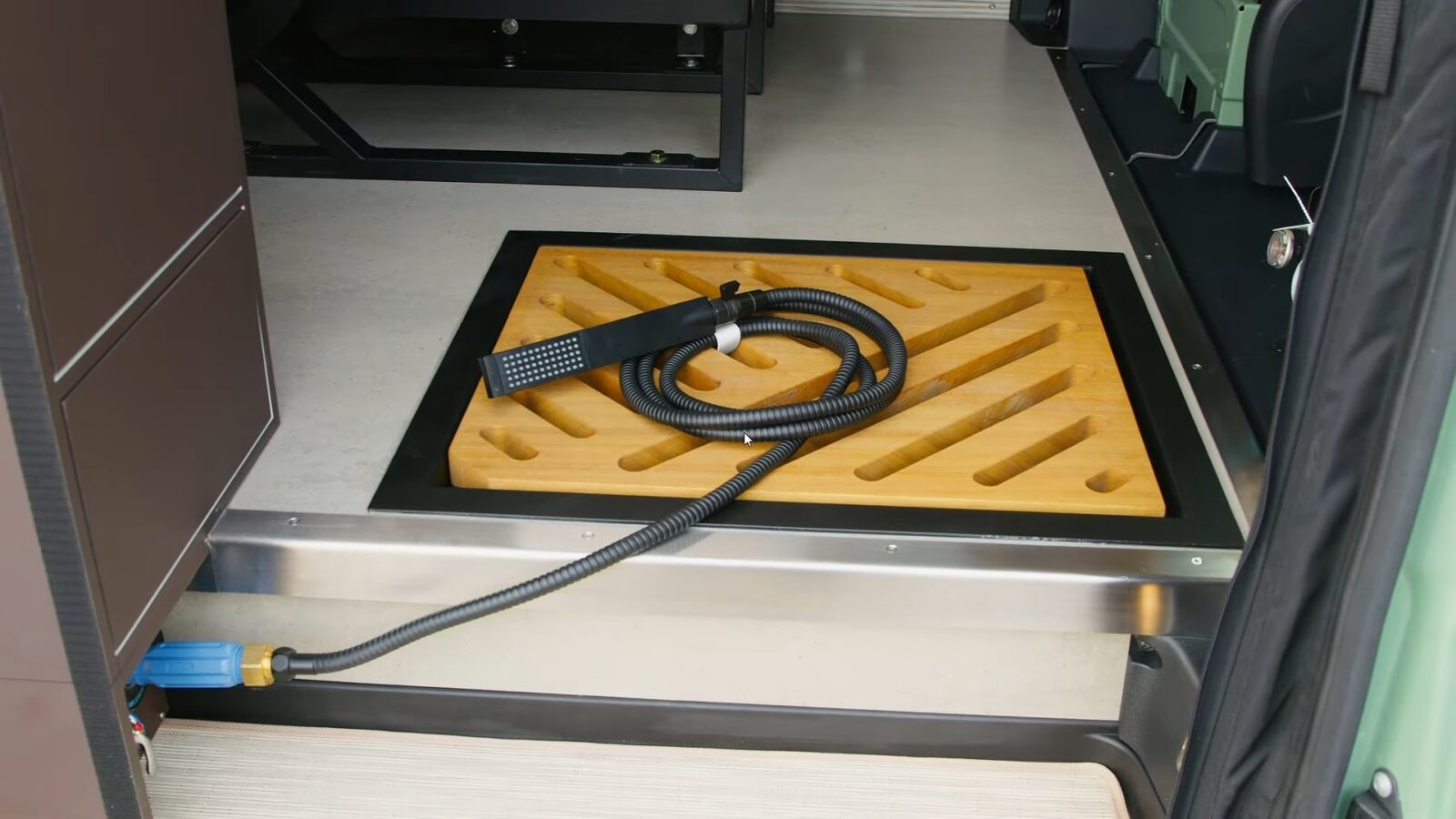 A Defender Inspired Sprinter from Yama Vans Overland Expo